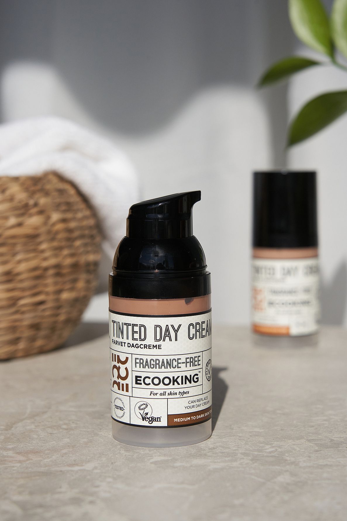 Køb Tinted Day Cream Medium/Dark fra Ecooking - Matas