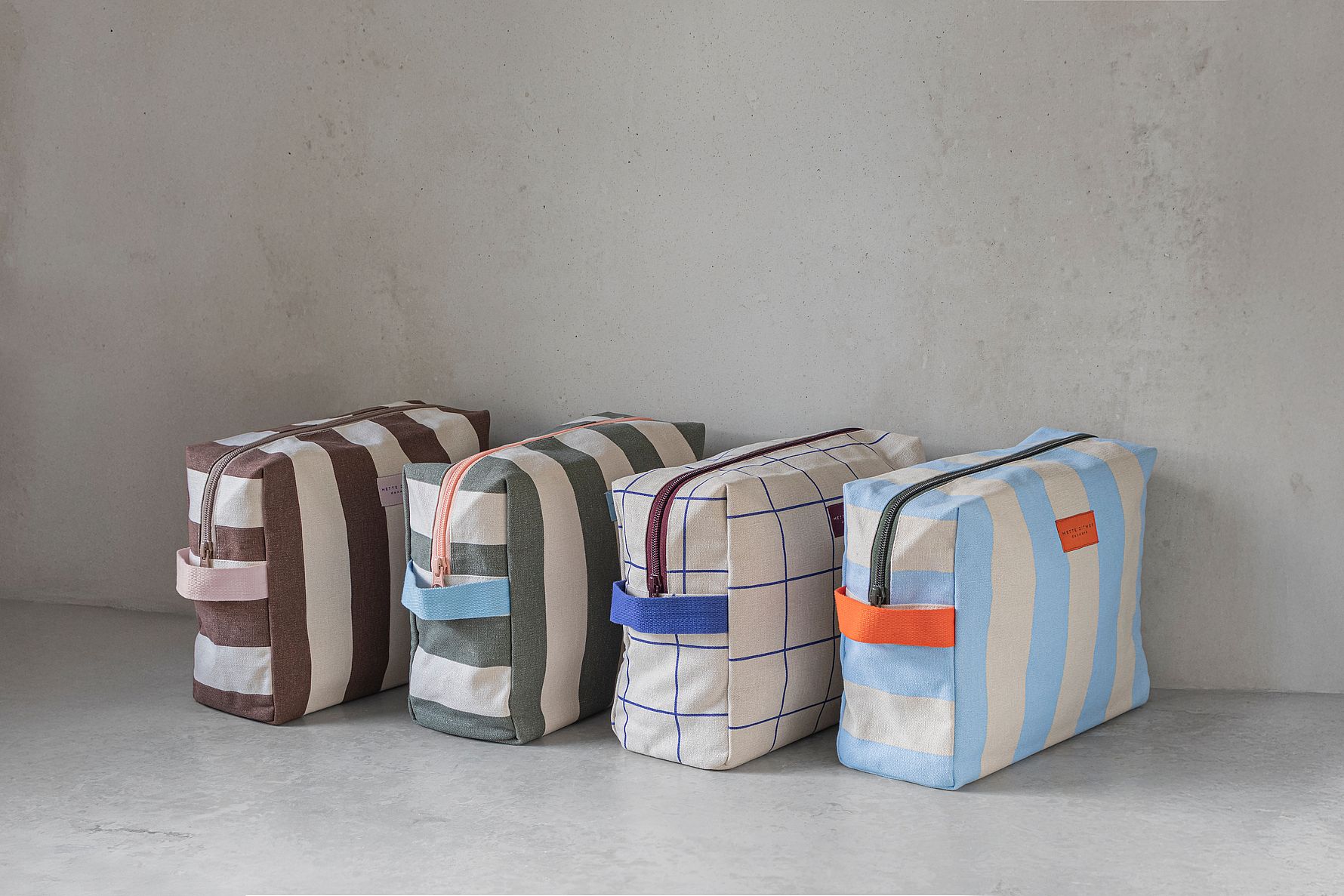 Køb Bring-IT Vanity Bag Light Blue fra Mette Ditmer - Matas