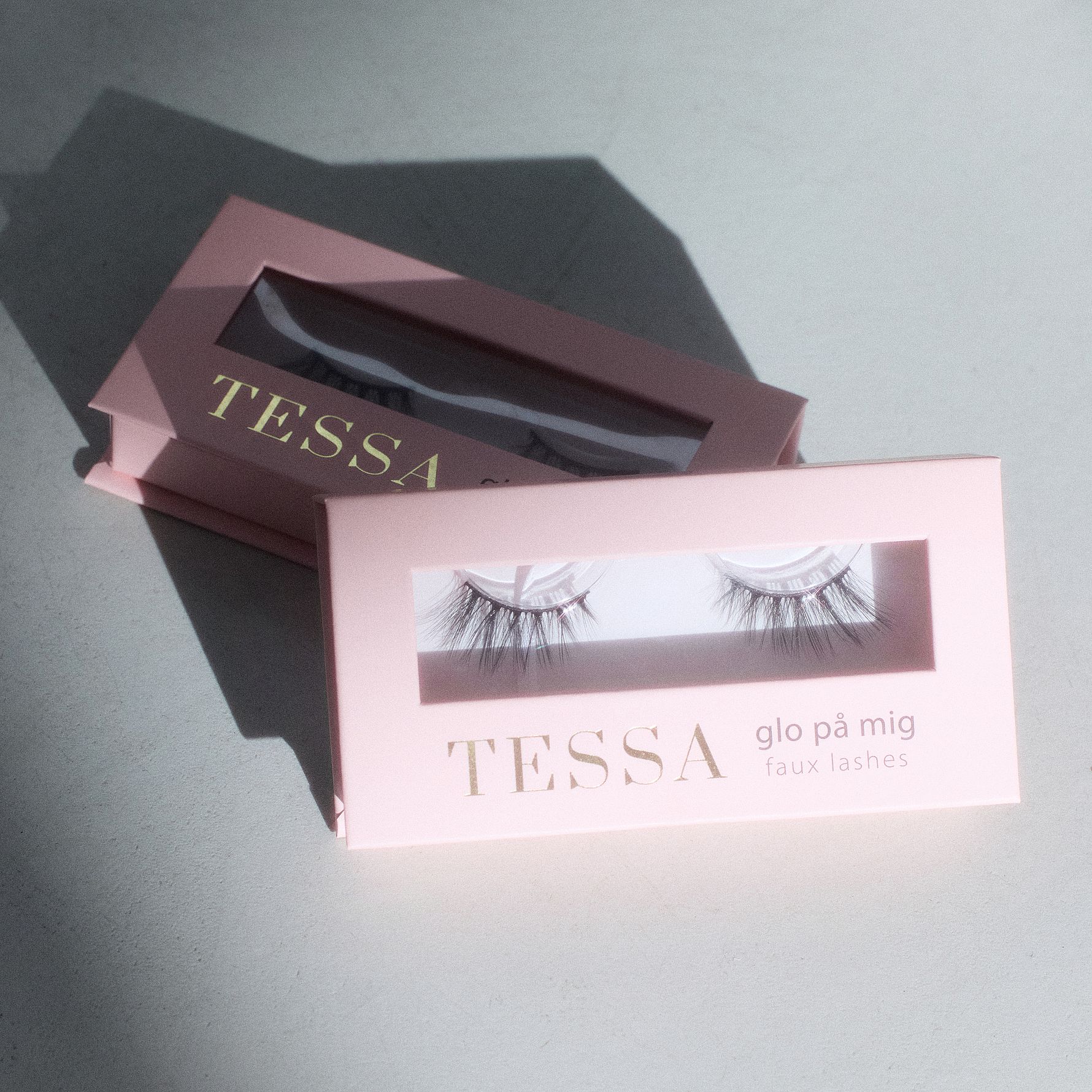 Køb Glo På Mig Faux Lashes 001 fra Tessa Beauty - Matas