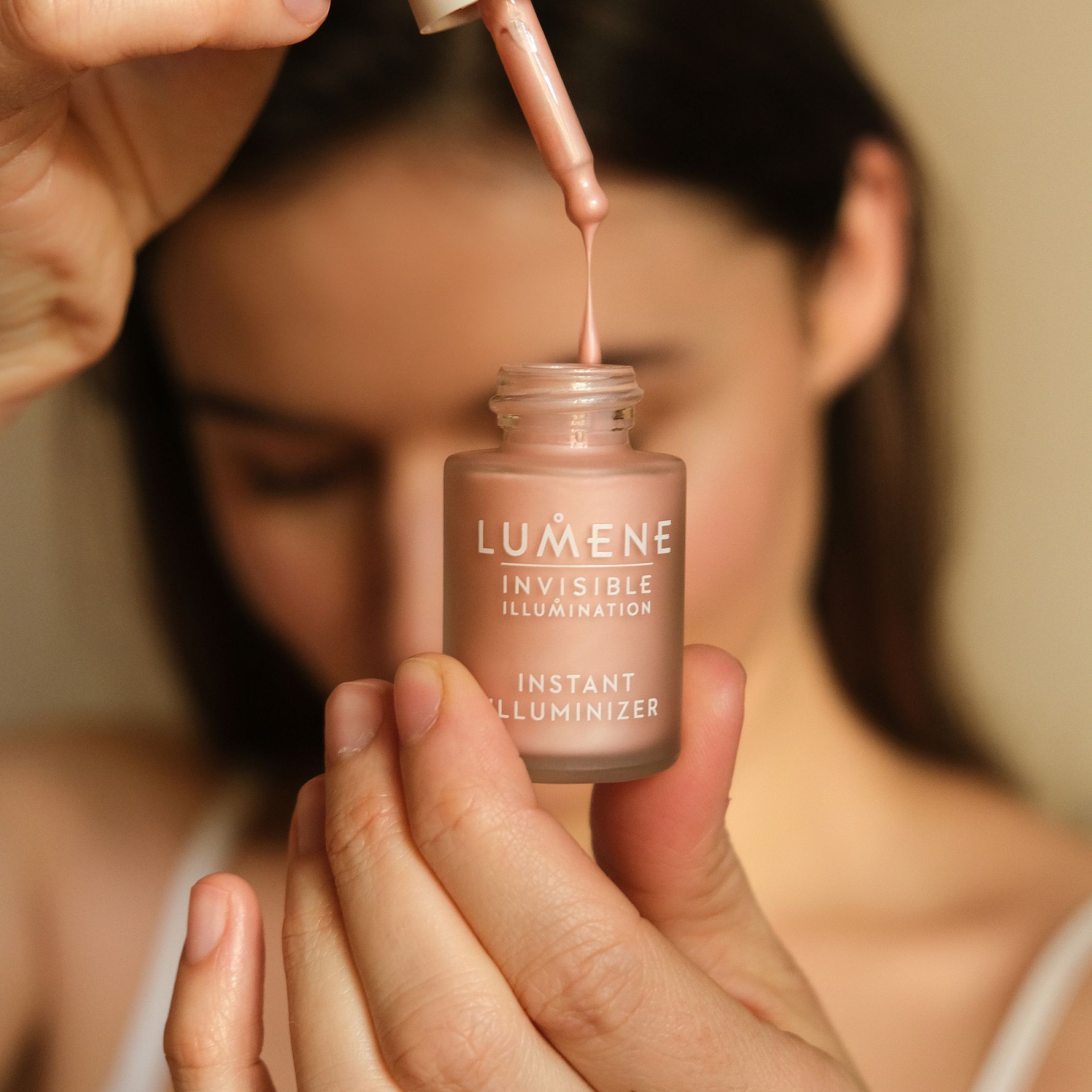 Køb Invisible Illumination Illuminizer Rosy Dawn fra Lumene - Matas