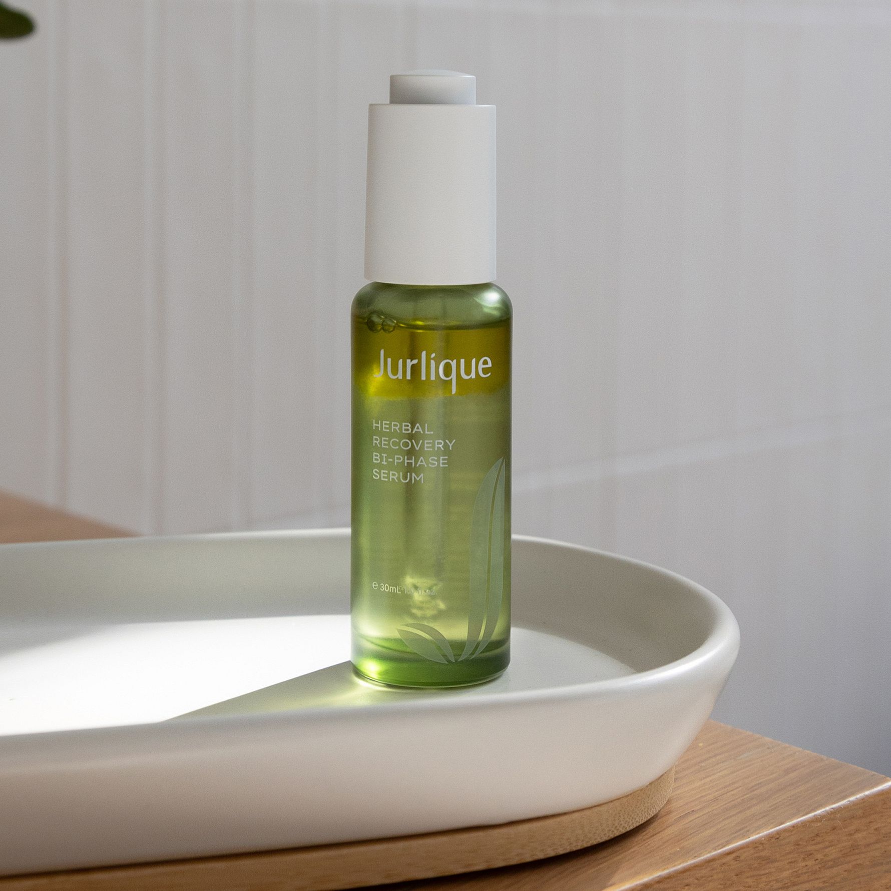 Køb Herbal Recovery Bi-phase Serum 30 ml fra Jurlique - Matas