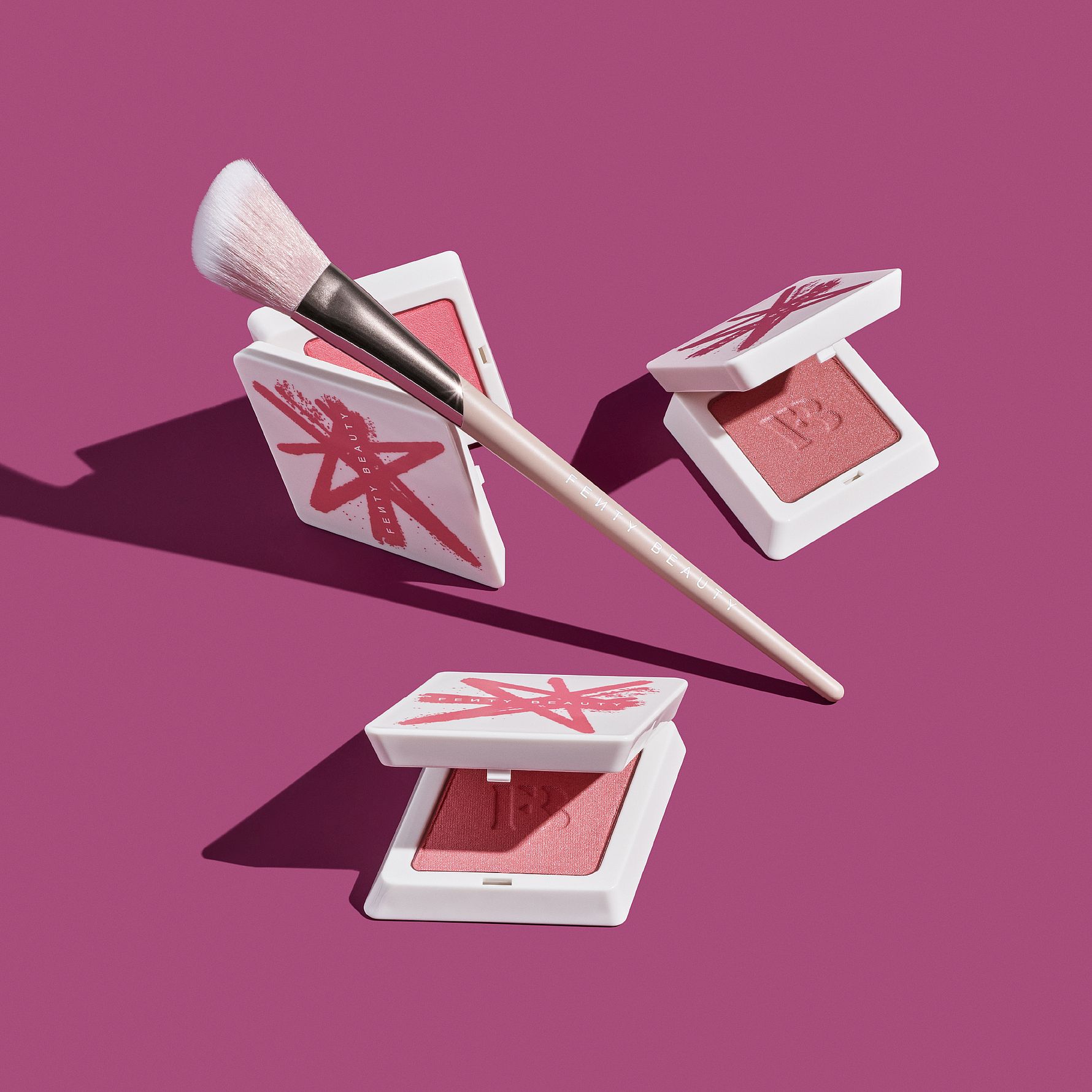 Køb Suede Powder blush Shimmer Riri fra Fenty Beauty - Matas