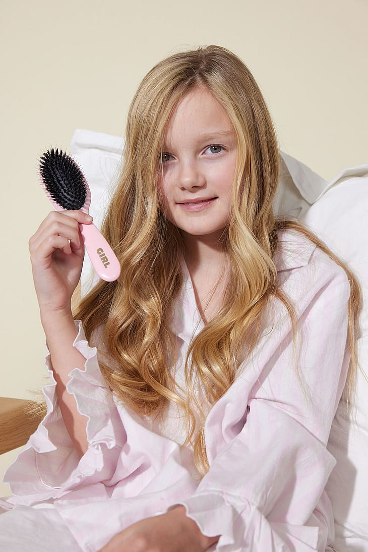 Køb Luxury Hair Brush Girl Small fra Fan Palm - Matas