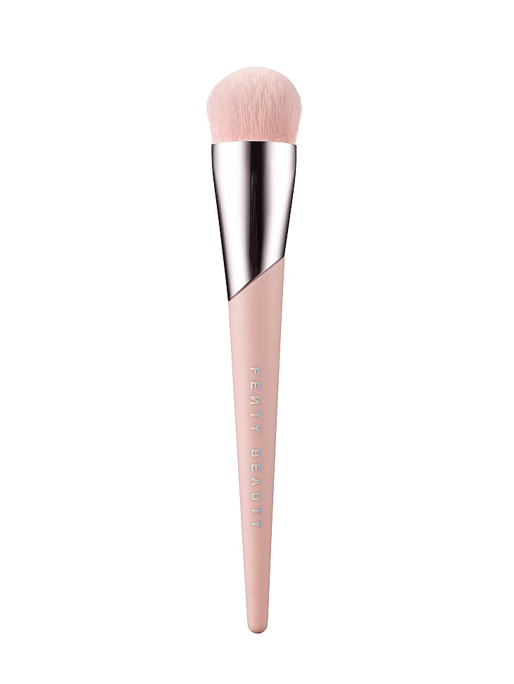 Køb Full-Bodied Foundation Brush 110 fra Fenty Beauty - Matas
