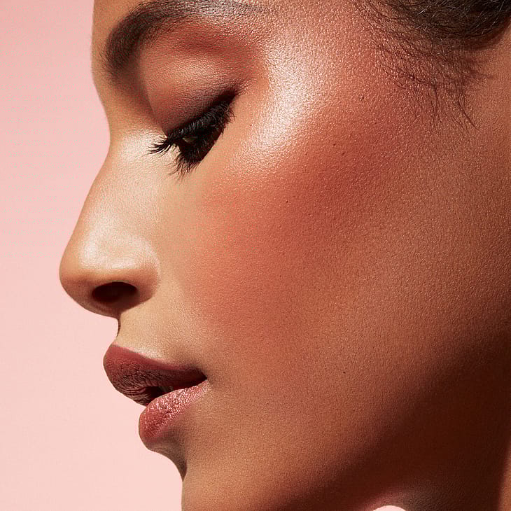 Køb Cheeks Out Freestyle Cream Blush Rosé Latte fra Fenty Beauty - Matas