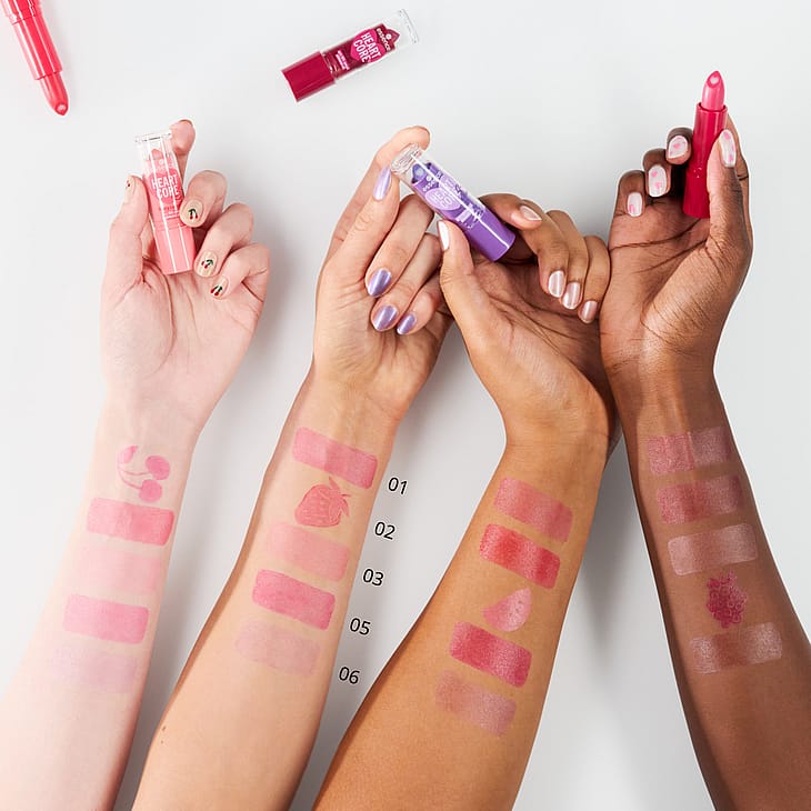 Køb Heart Core Fruity Lip Balm 06 Amazing Acai fra Essence - Matas