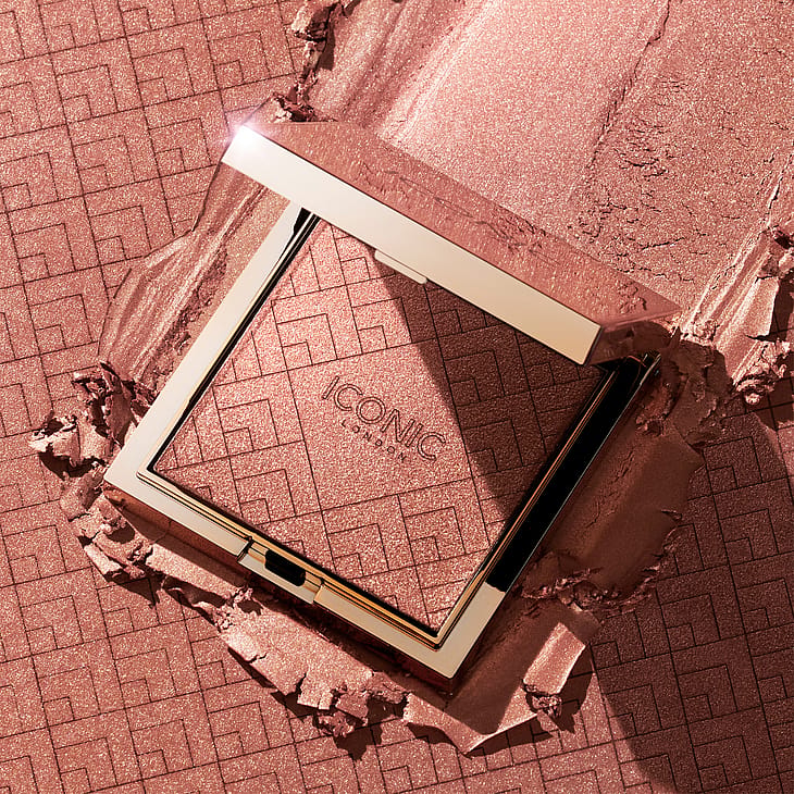 Køb Multi-Use Cheek Glow Blush So Cheeky fra ICONIC LONDON - Matas