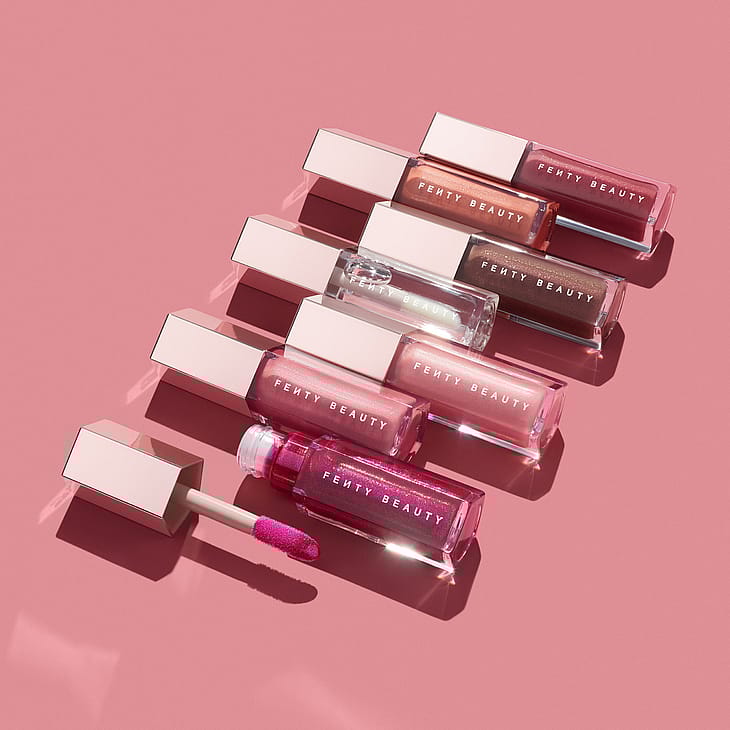 Køb Gloss Bomb Universal Lip Luminizer Fuchsia Flex fra Fenty Beauty - Matas