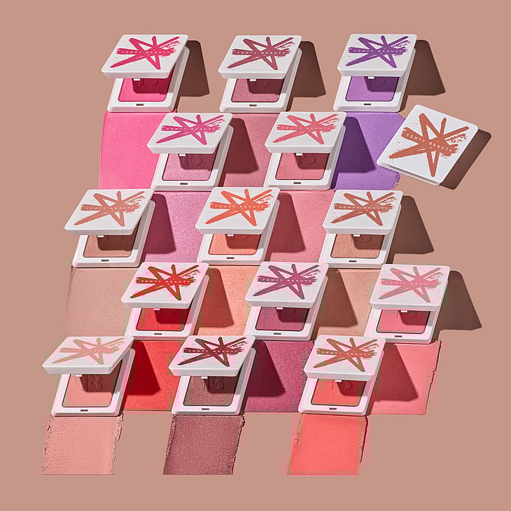 Køb Suede Powder blush Shimmer Riri fra Fenty Beauty - Matas