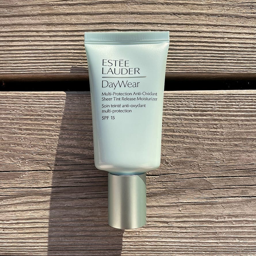 Køb Estée Lauder DayWear Sheer Tint Release SPF 15 - Matas