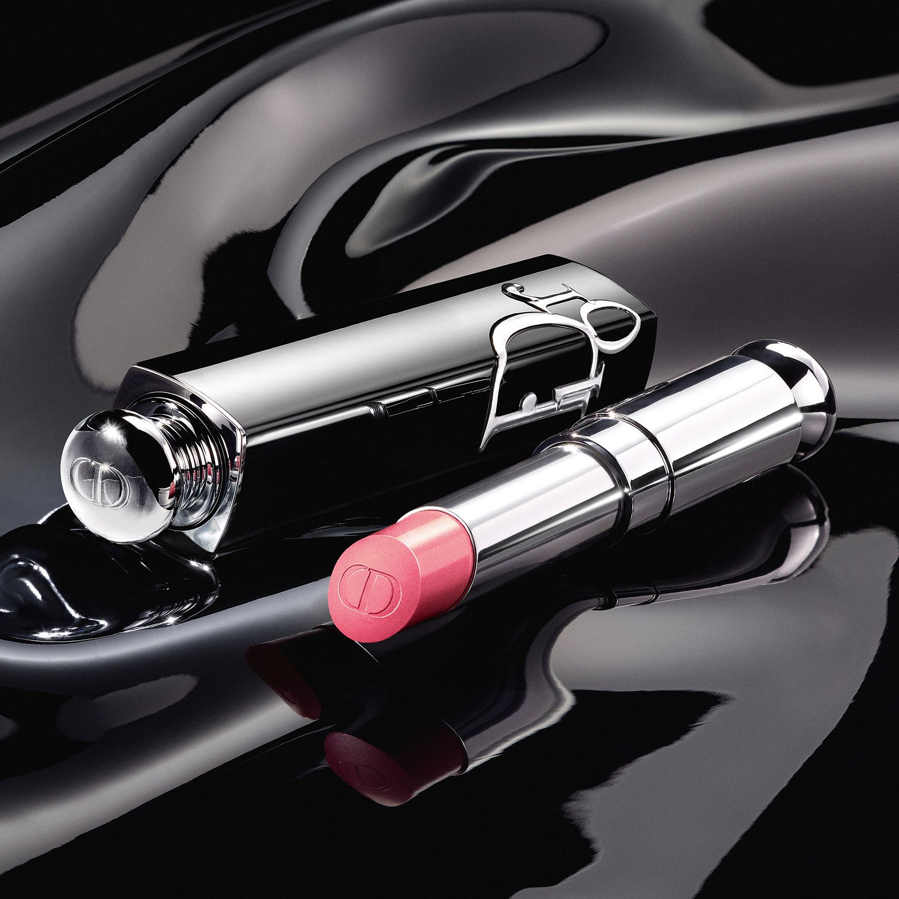 Köp Dior Addict Shine Lipstick - 90% Natural Origin - Refillable 212 Tutu - DIOR - KICKS