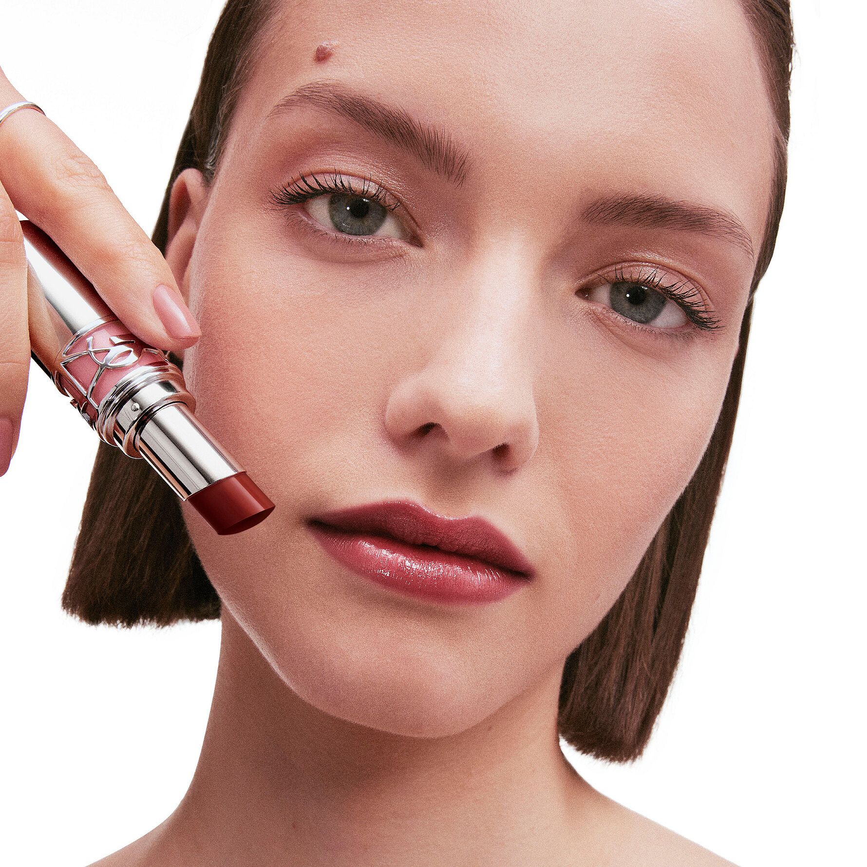 Osta YSL LOVESHINE Wet Shine Lipstick 206 Spicy Affair - Yves Saint Laurent - KICKS