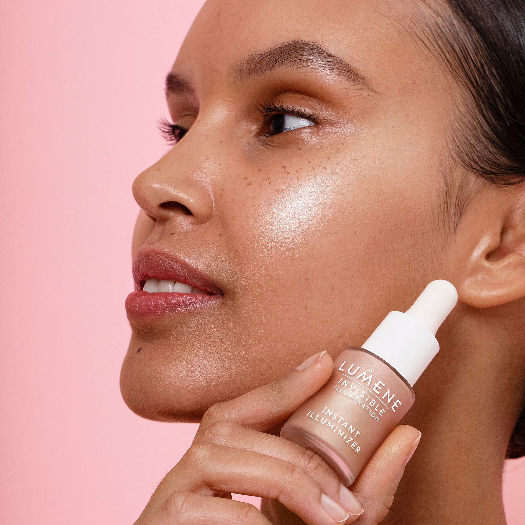 Køb Invisible Illumination Illuminizer Rosy Dawn fra Lumene - Matas