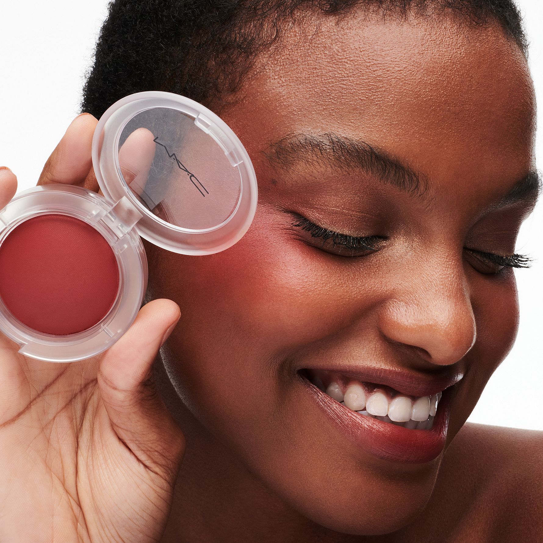 Køb Glow Play Blush Plush Pepper fra MAC - Matas